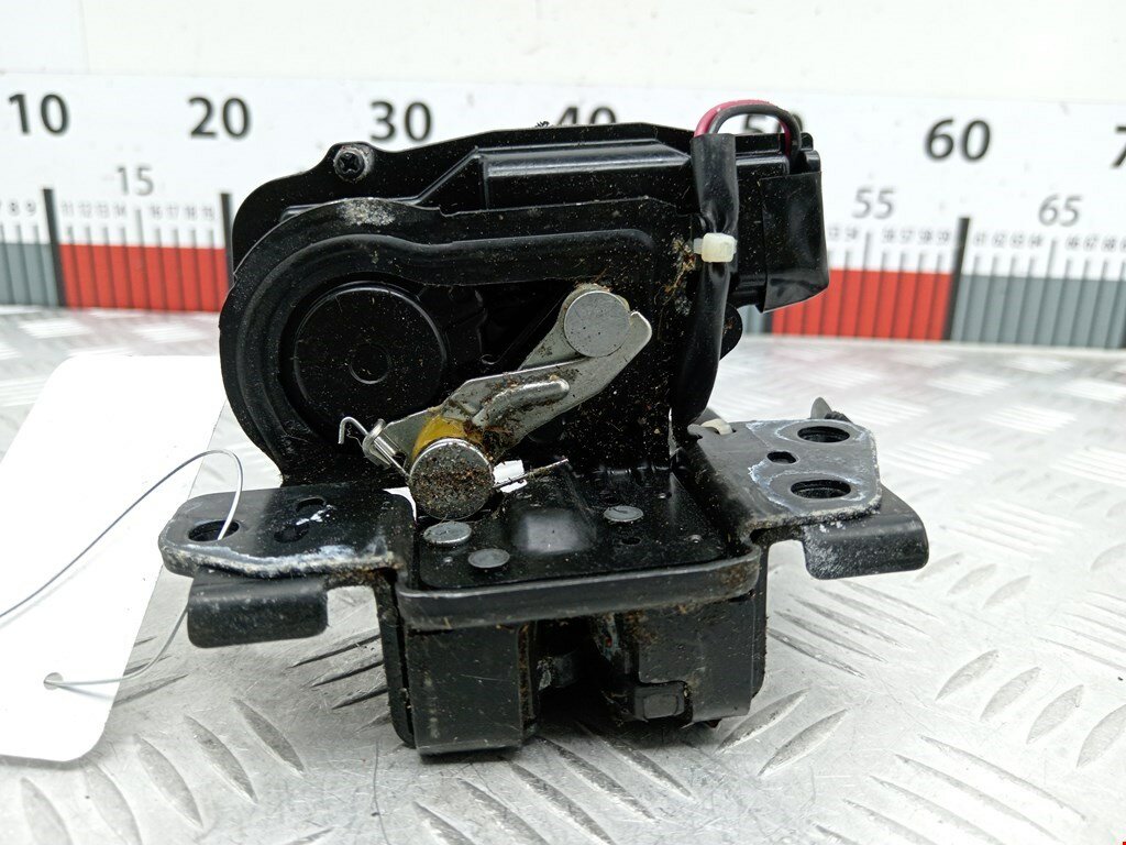 Замок крышки багажника Toyota Prius 2 (XW20) 6935047010 арт. 1845223