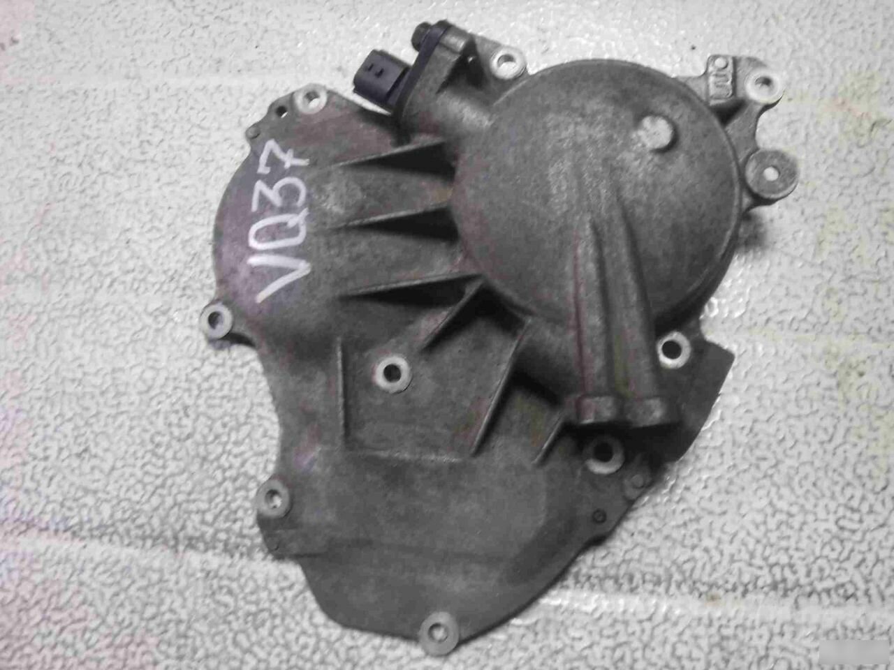 Крышка распредвала Infiniti QX70 I (2013—2018) 13040EY01B