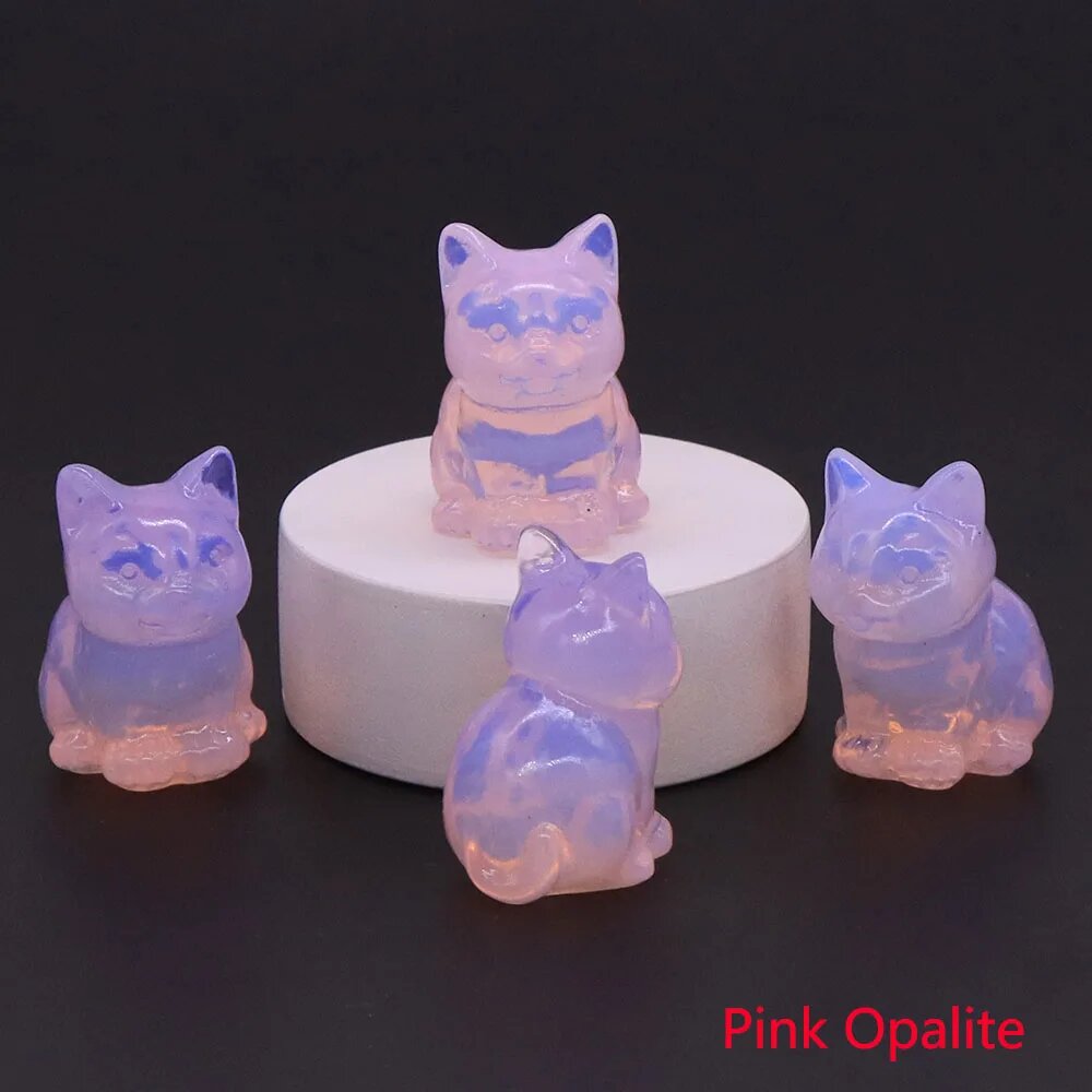 Статуя кошки из камня