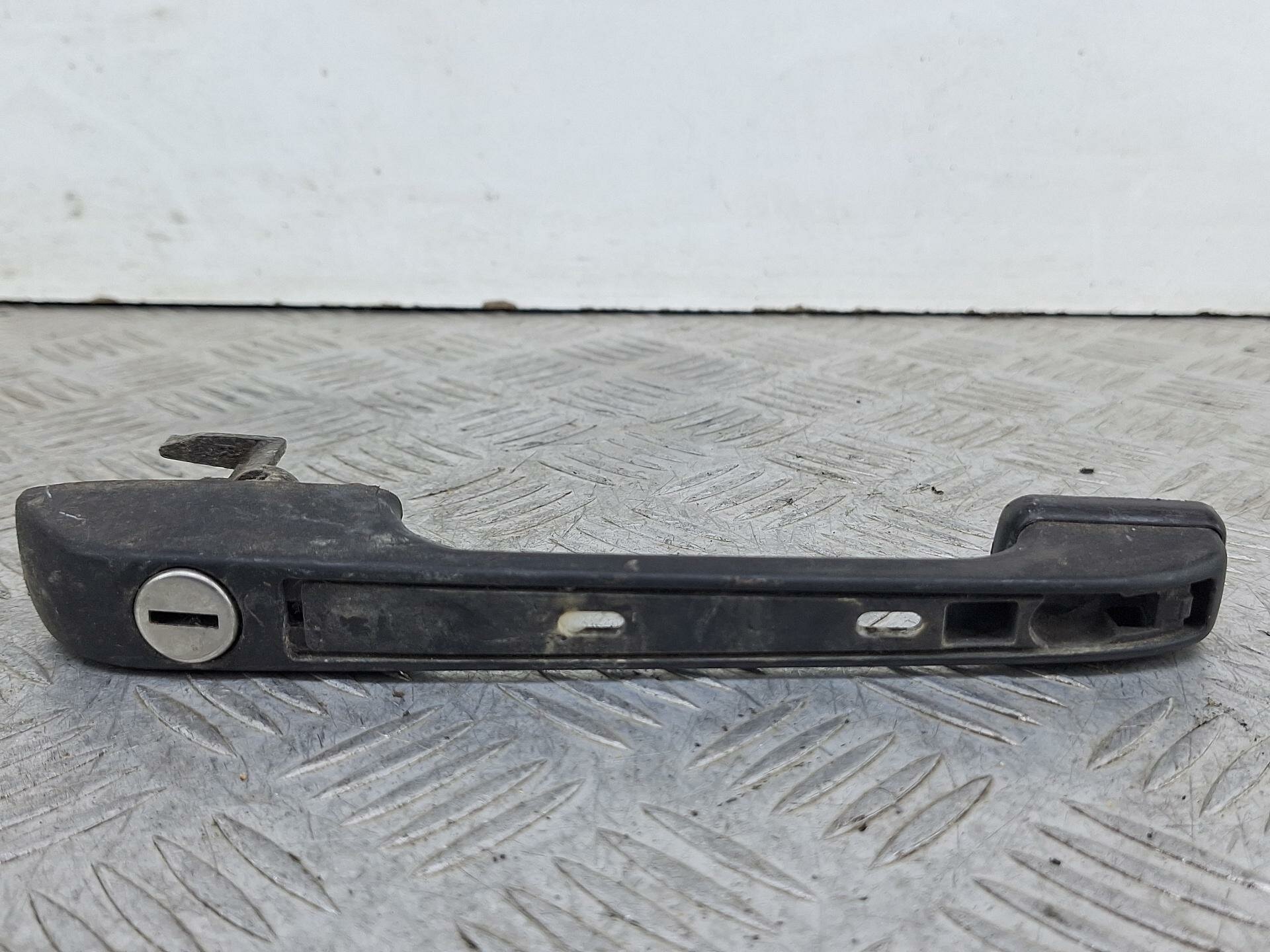 Ручка наружная двери передней левой Volkswagen Golf 2 (1983 - 1992) 191837209