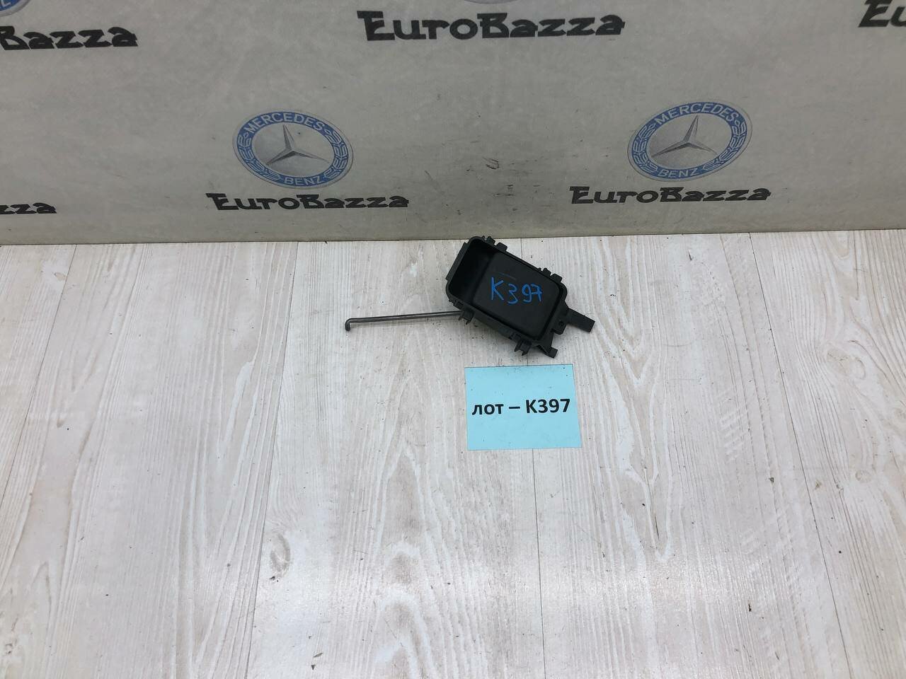 Ручка крышки багажника Mercedes W210 A2107660043