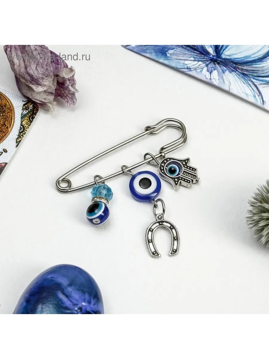Синяя булавка-оберег с подвесками для защиты и красоты