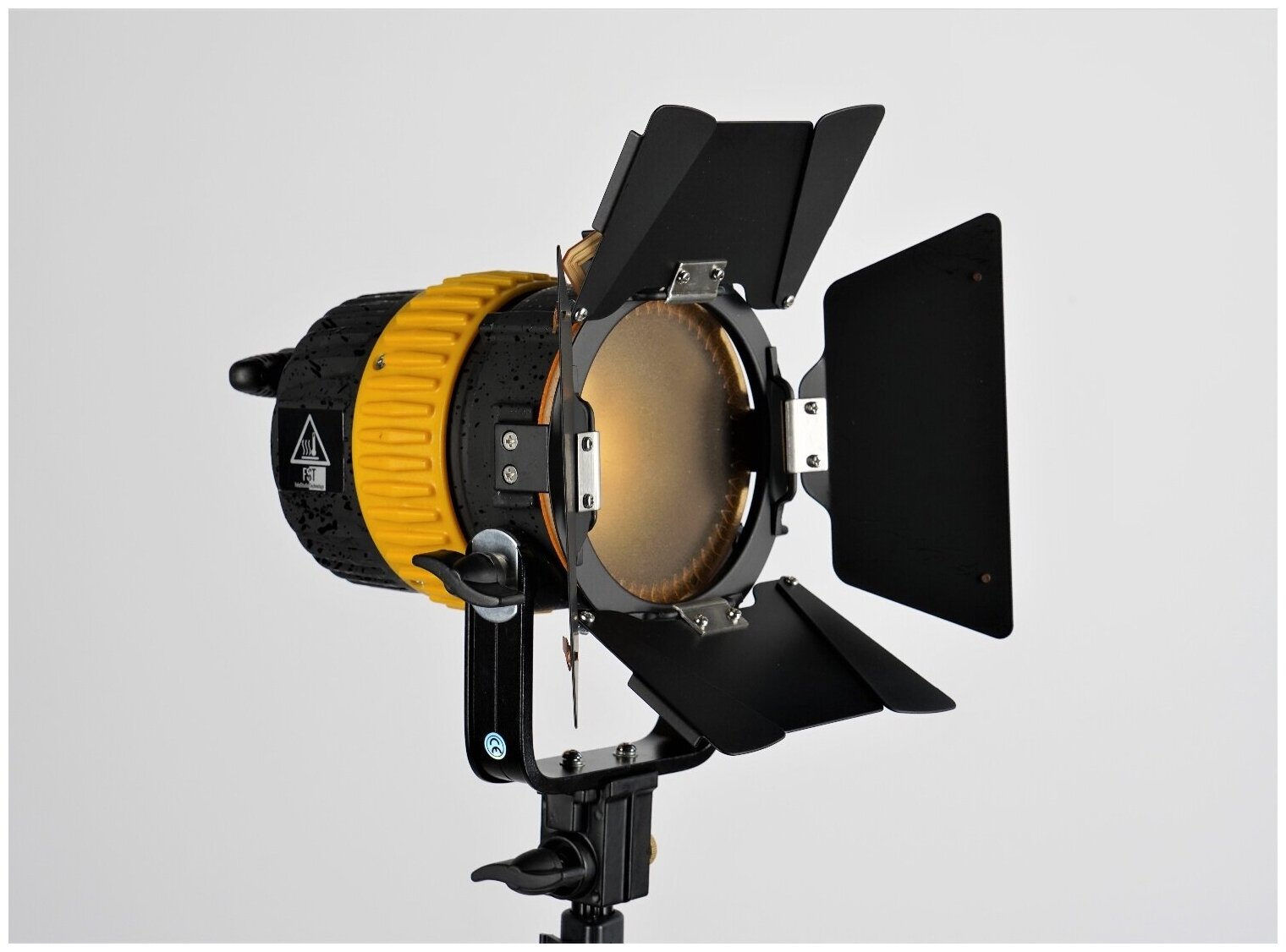 Свет для видеосъемки FST SPL-800 свет для фотосъемки 80Вт, Bowens светодиодный осветитель