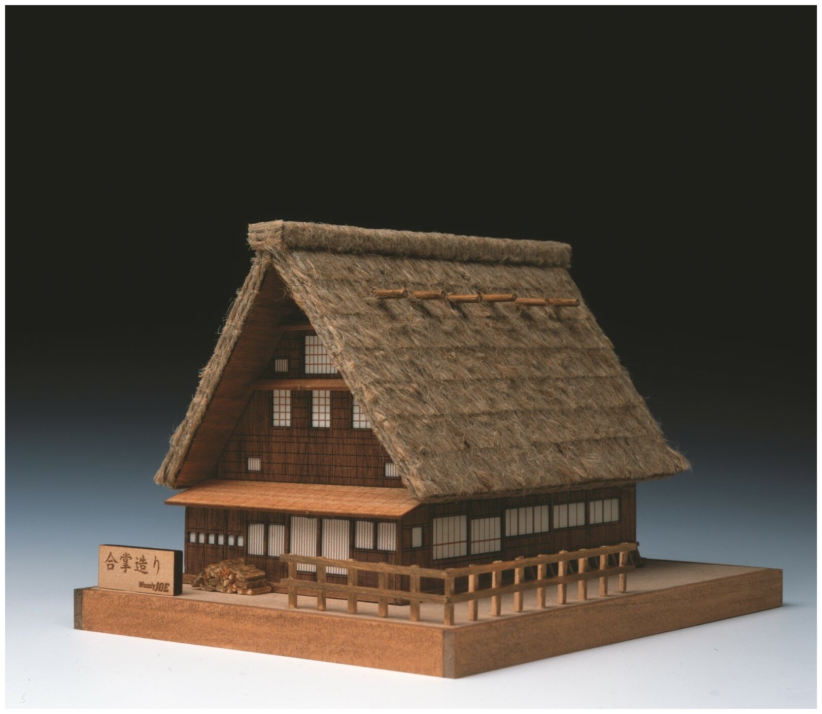 Сборная модель от Woody Joe, дом Gassho-Zukuri, 150х120х102 мм, М.1:150