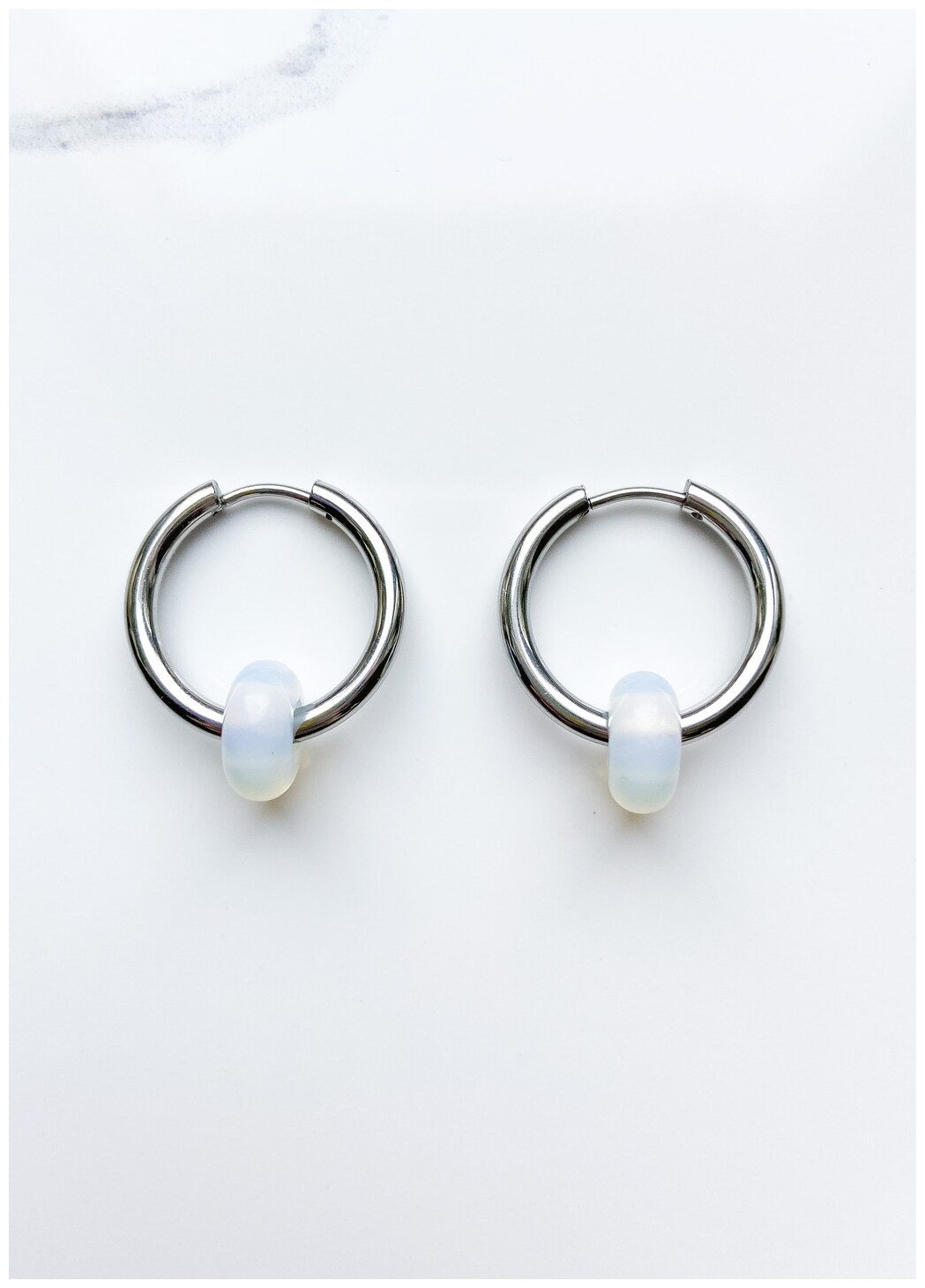 Серьги конго, с подвесками, лунный камень