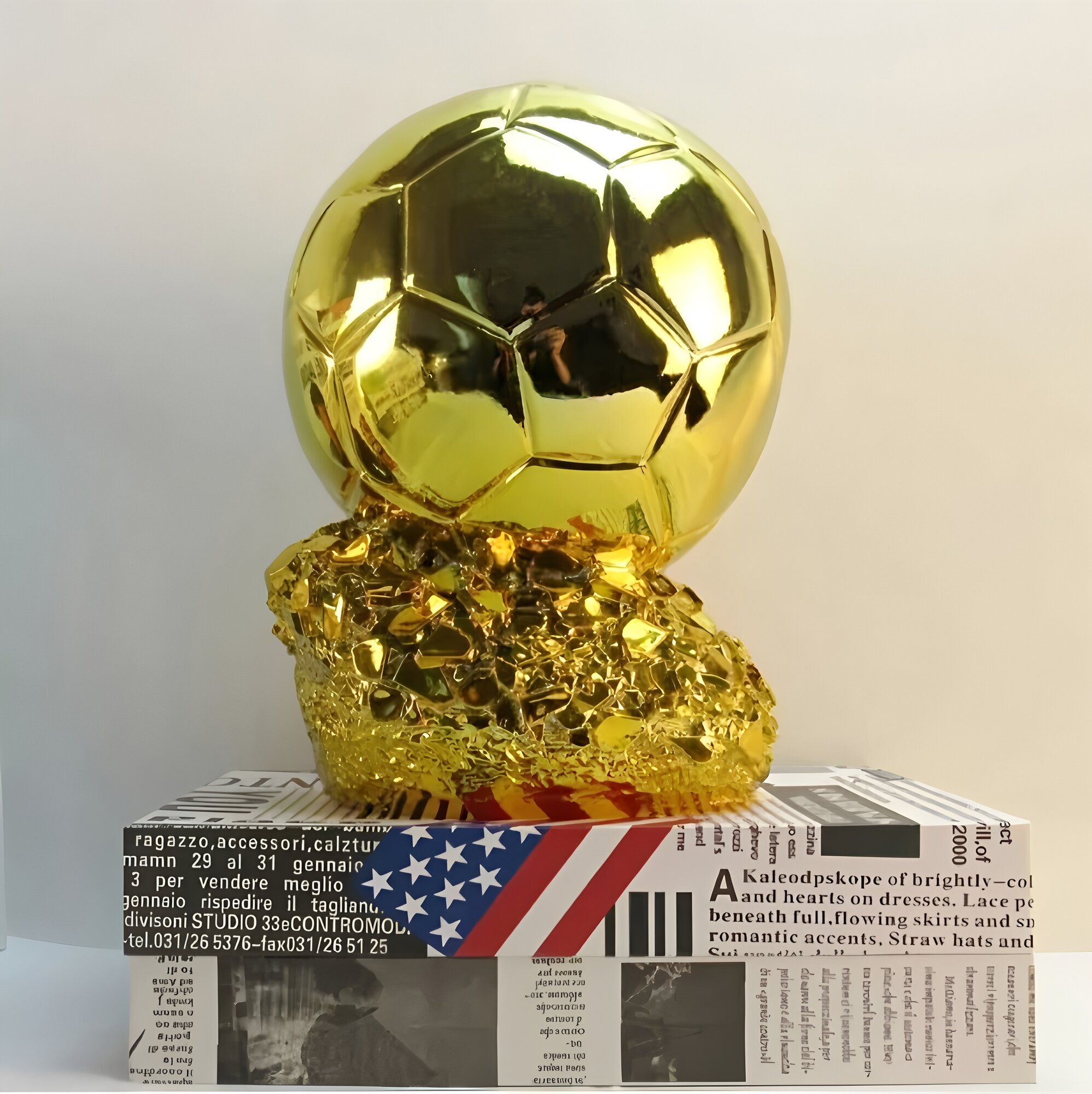 Приз "Золотой мяч лучшему игроку", полистоун, высота 16см, ширина 13см, длина 14см