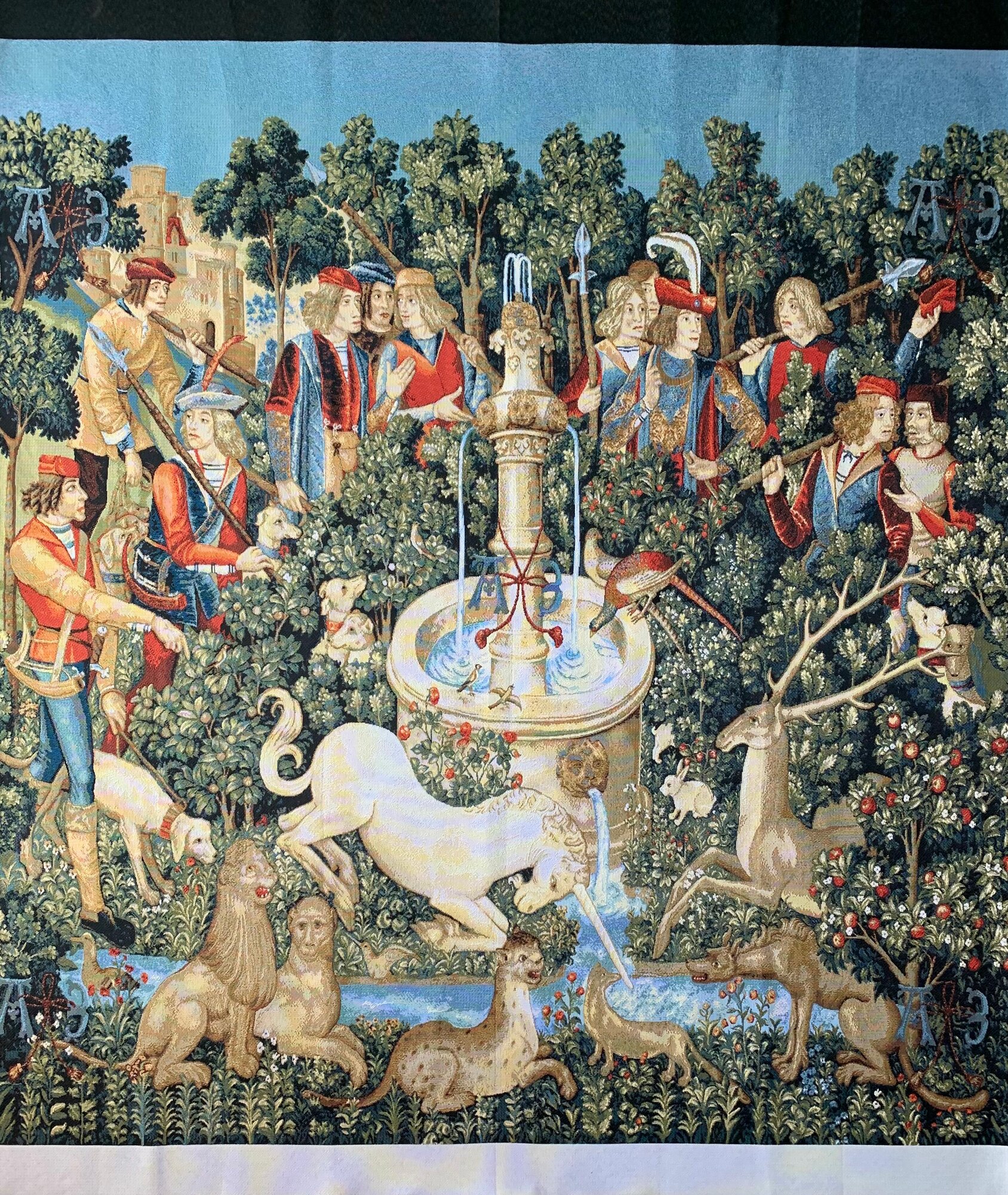 Гобелен, средневековый гобелен без рамы 148х125см / У. Моррис "Единорог у фонтана"