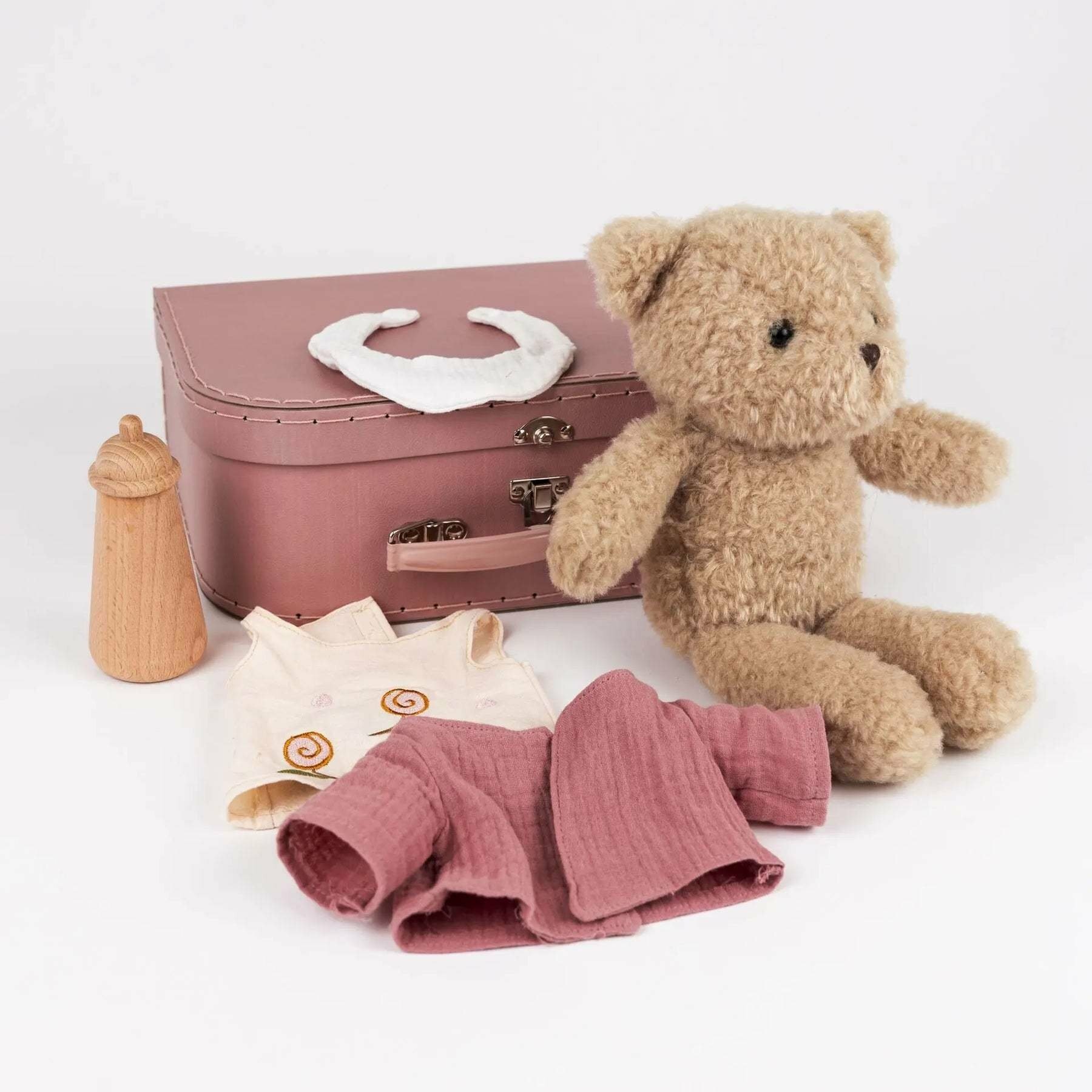 Мягкая игрушка Egmont Toys - Медведь Моррисетт с одеждой в чемодане, 3+ лет, цвет темно-розовый - Эгмонт тойс 7755202