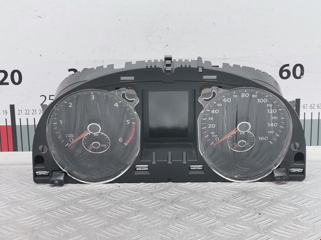 Панель приборная (щиток приборов) Volkswagen Passat 7 3AA920970E арт. 1971702