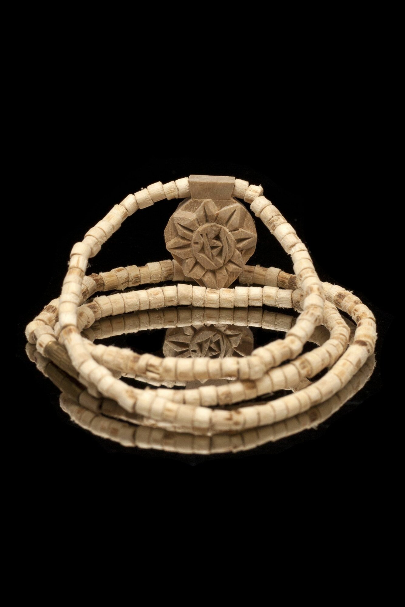 Бусы, дерево