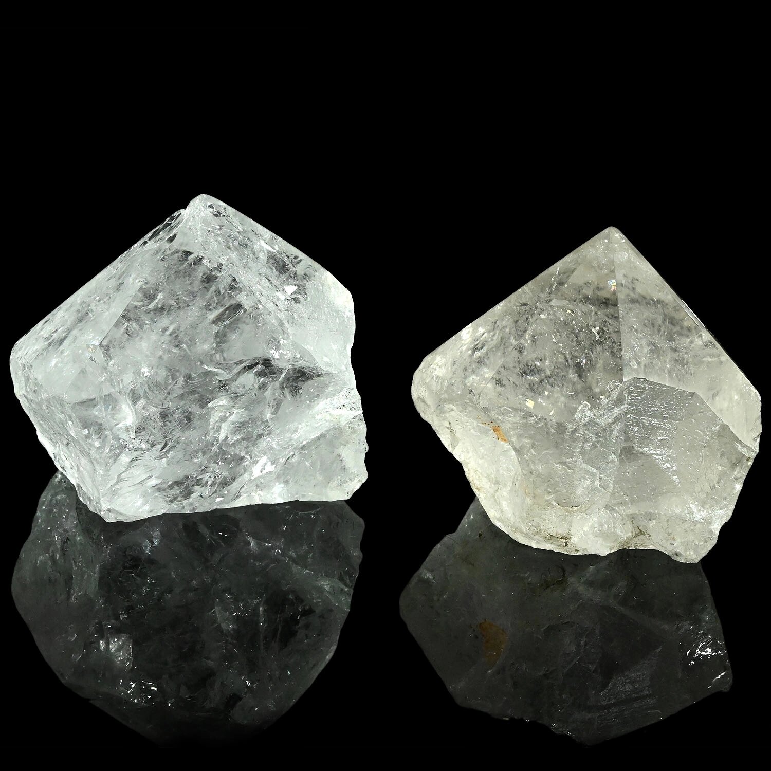 Кристалл горного хрусталя 50*40*55мм. (S) .