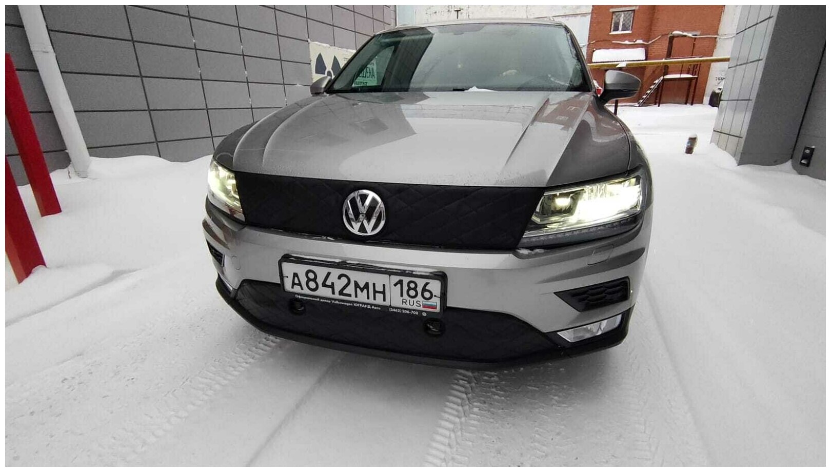 Зимняя защита радиатора Volkswagen Tiguan 2016-2020 ( не OFF ROAD) с парктрониками