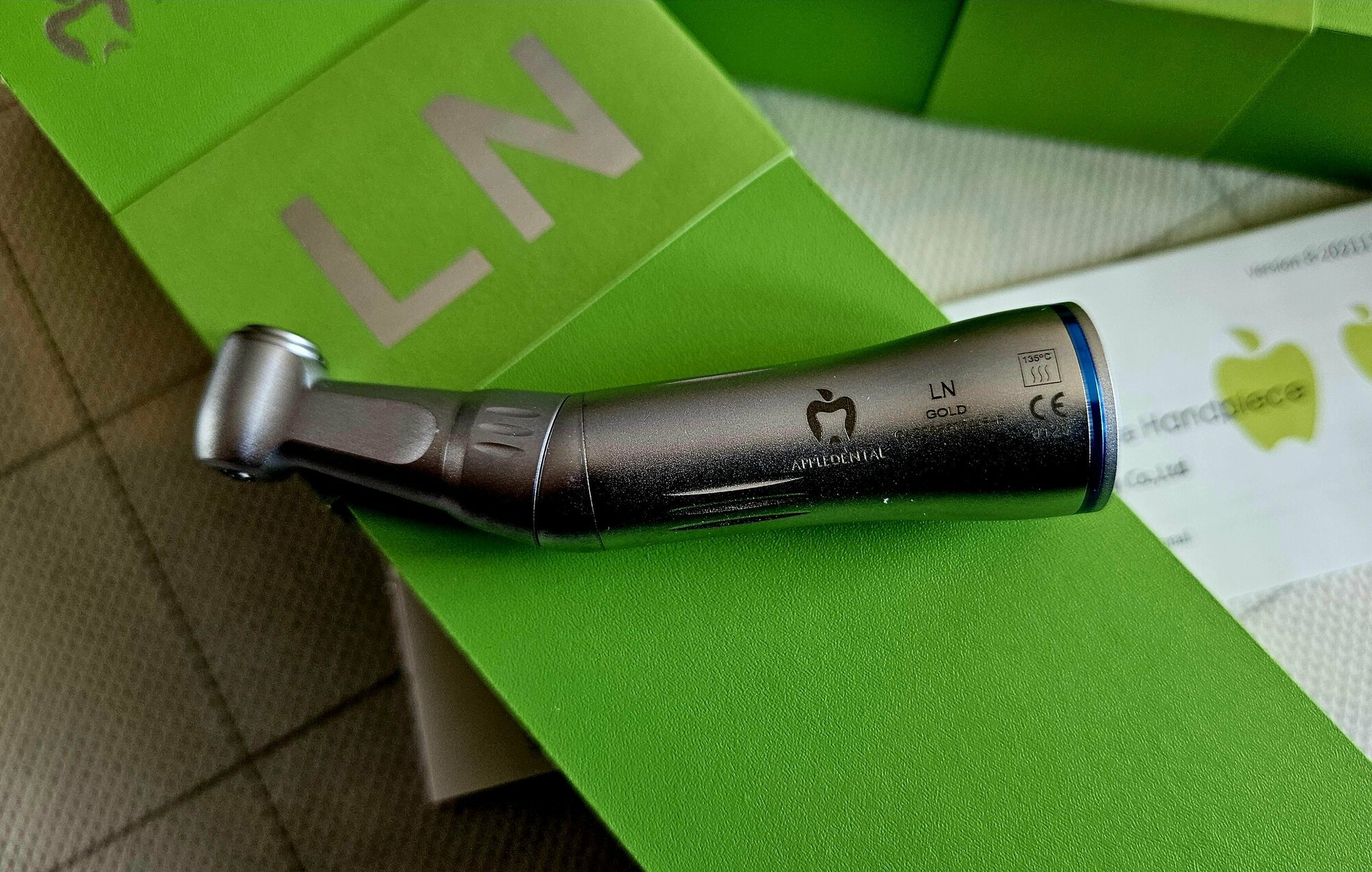 Стоматологический наконечник угловой с внутренней подачей воды Appledental GOLD. Кнопочная фиксация бора.