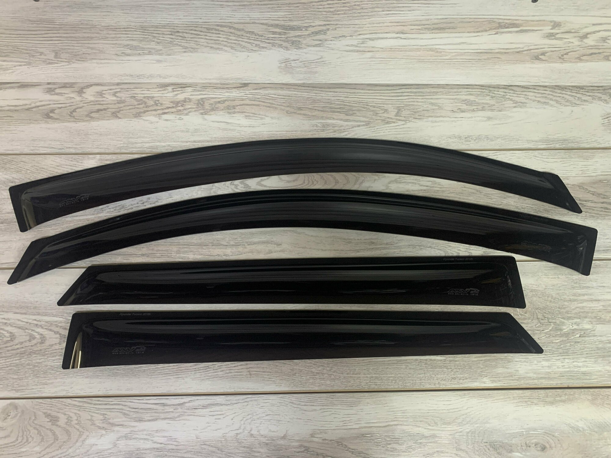 Дефлекторы (ветровики) окон на Hyundai Tucson 2016-2020