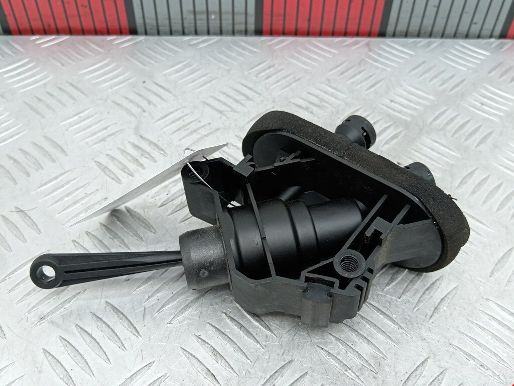 Цилиндр сцепления главный Ford Fiesta 5 1743453 арт. 1787860