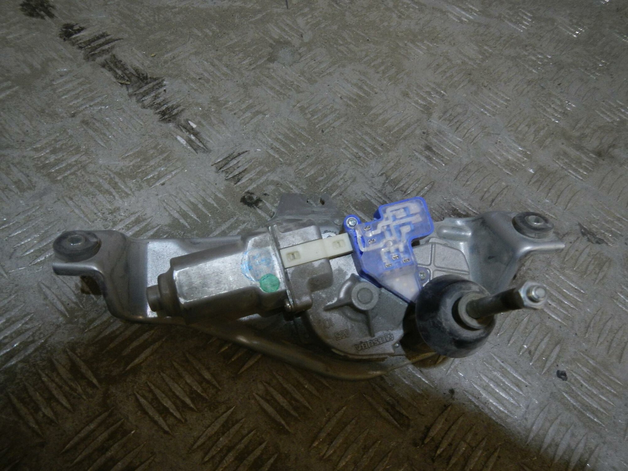 Б/У Моторчик стеклоочистителя задний, Mitsubishi (Митсубиси)-OUTLANDER (12-) MITSUBISHI OUTLANDER (12-) без повреждений....