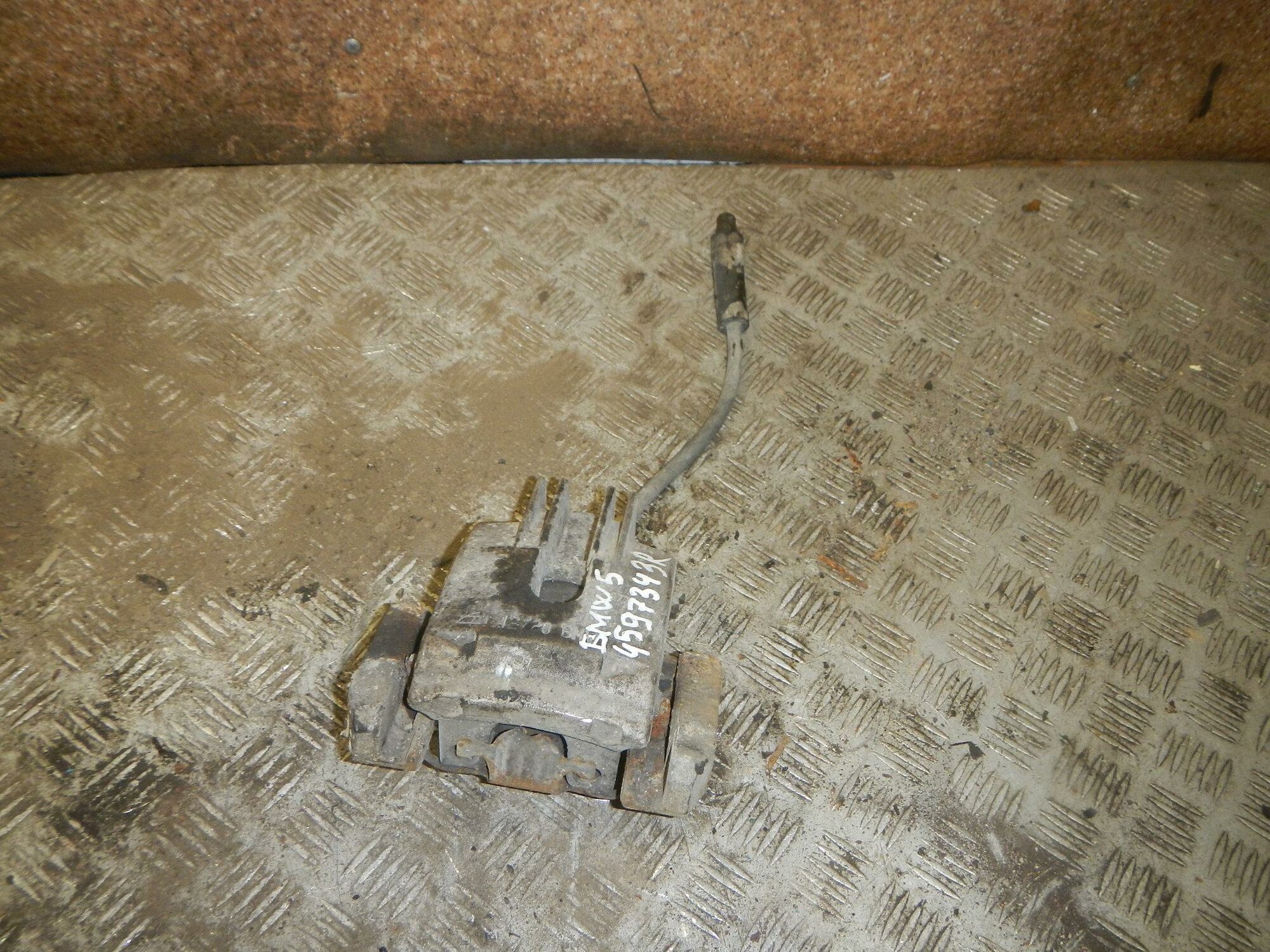 Б/У Суппорт задний правый, BMW (БМВ)-5 (E60, E61) (03-09) BMW 5 (E60, E61) (03-09) Без видимых повреждений. 459734 BMW а...