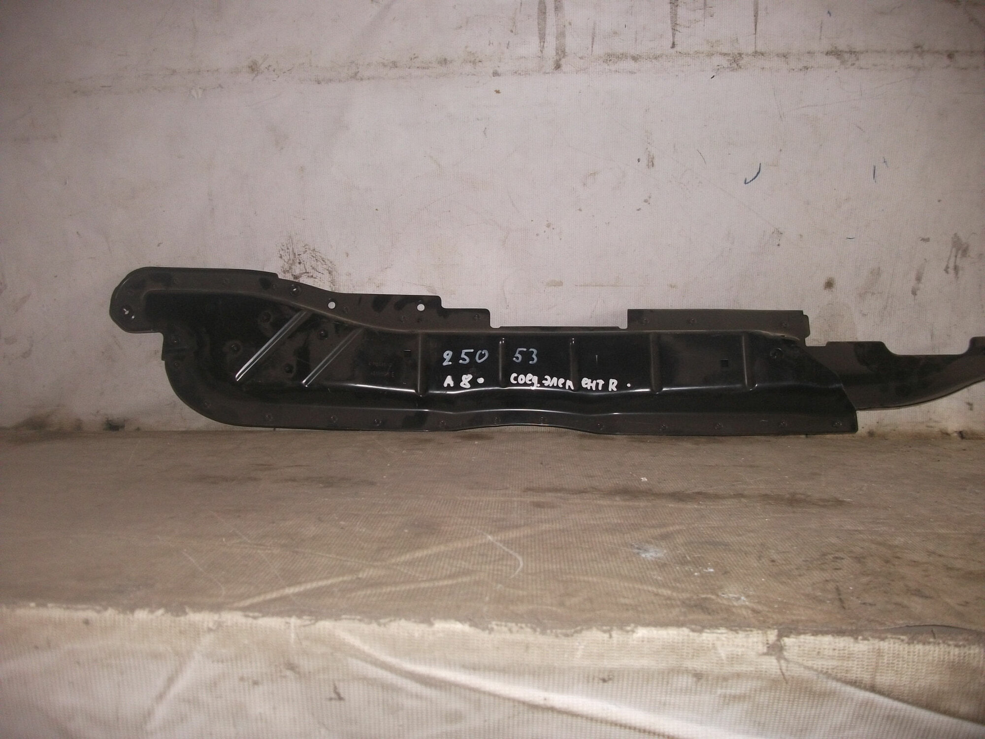 Б/У Кузовной элемент, Audi (Ауди)-А8 (D3) (02-10) AUDI A8 (D3) (02-10) Соединительный элемент правый, 25053 VAG арт. 4E0...