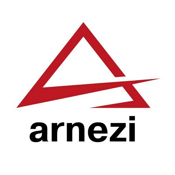 ARNEZI A0302018 Пусковое устройство с компрессором 10 атм 22л/мин, бустер 1000А (10400mah)