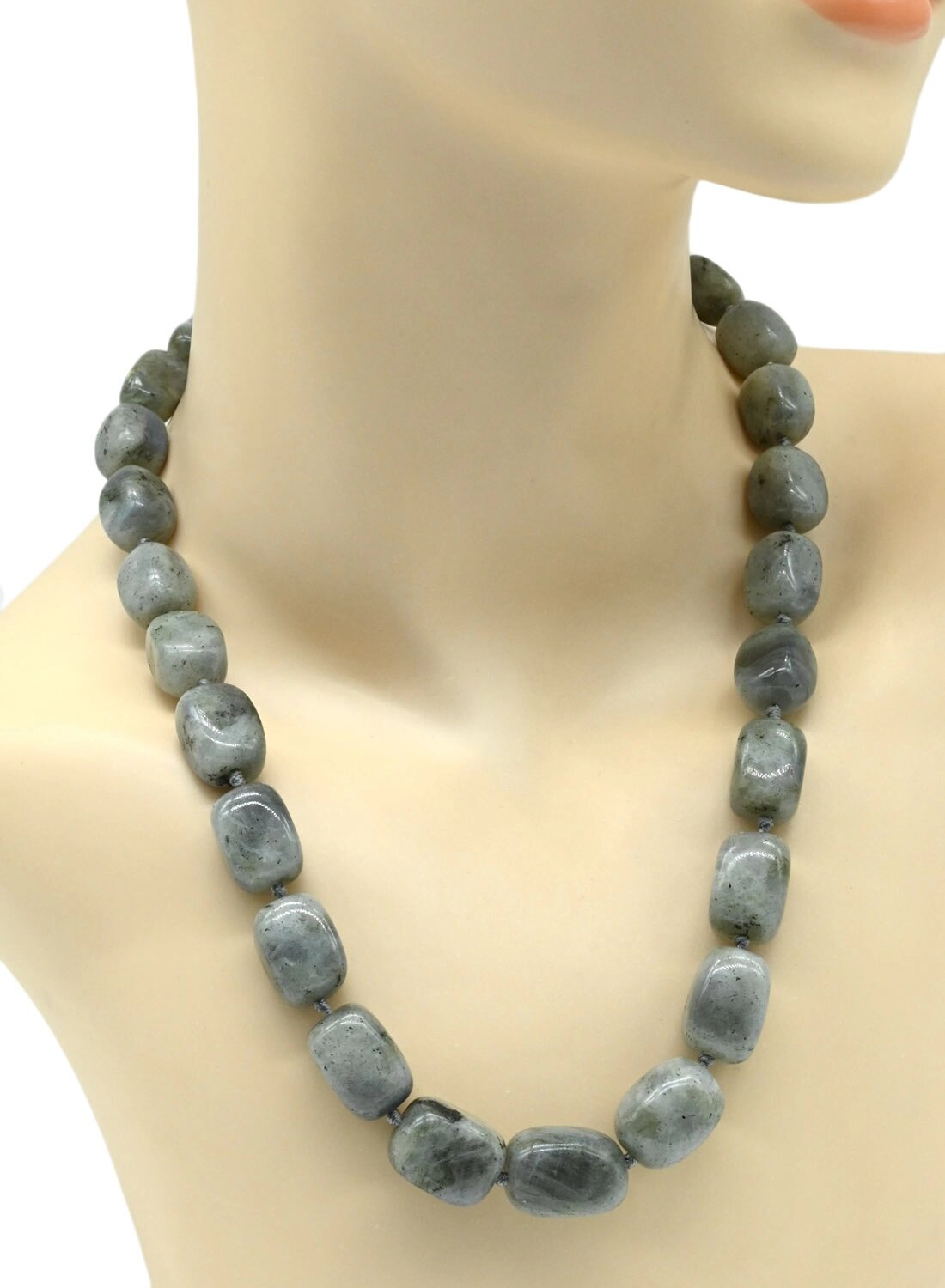 Колье, лабрадорит