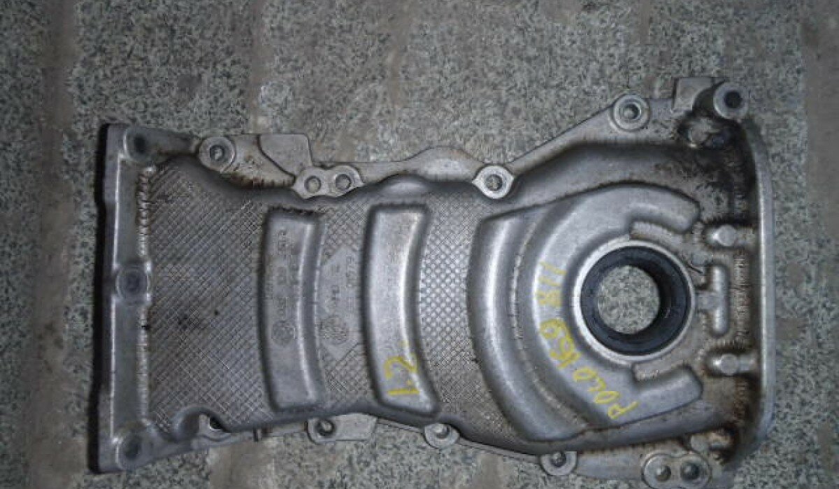 Крышка двигателя Polo IV (9N) Volkswagen 03F109210B