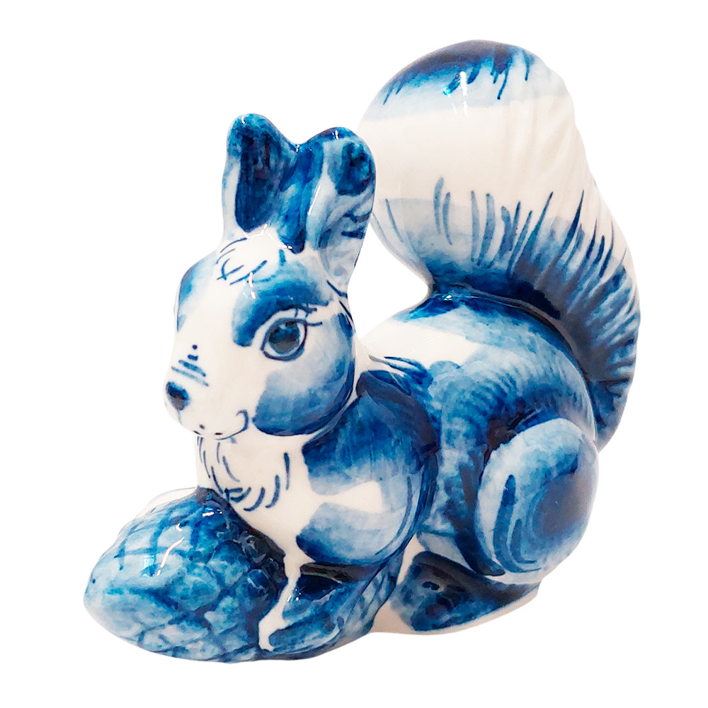 Фарфоровая фигурка ручной работы "Белочка с шишкой", гжель