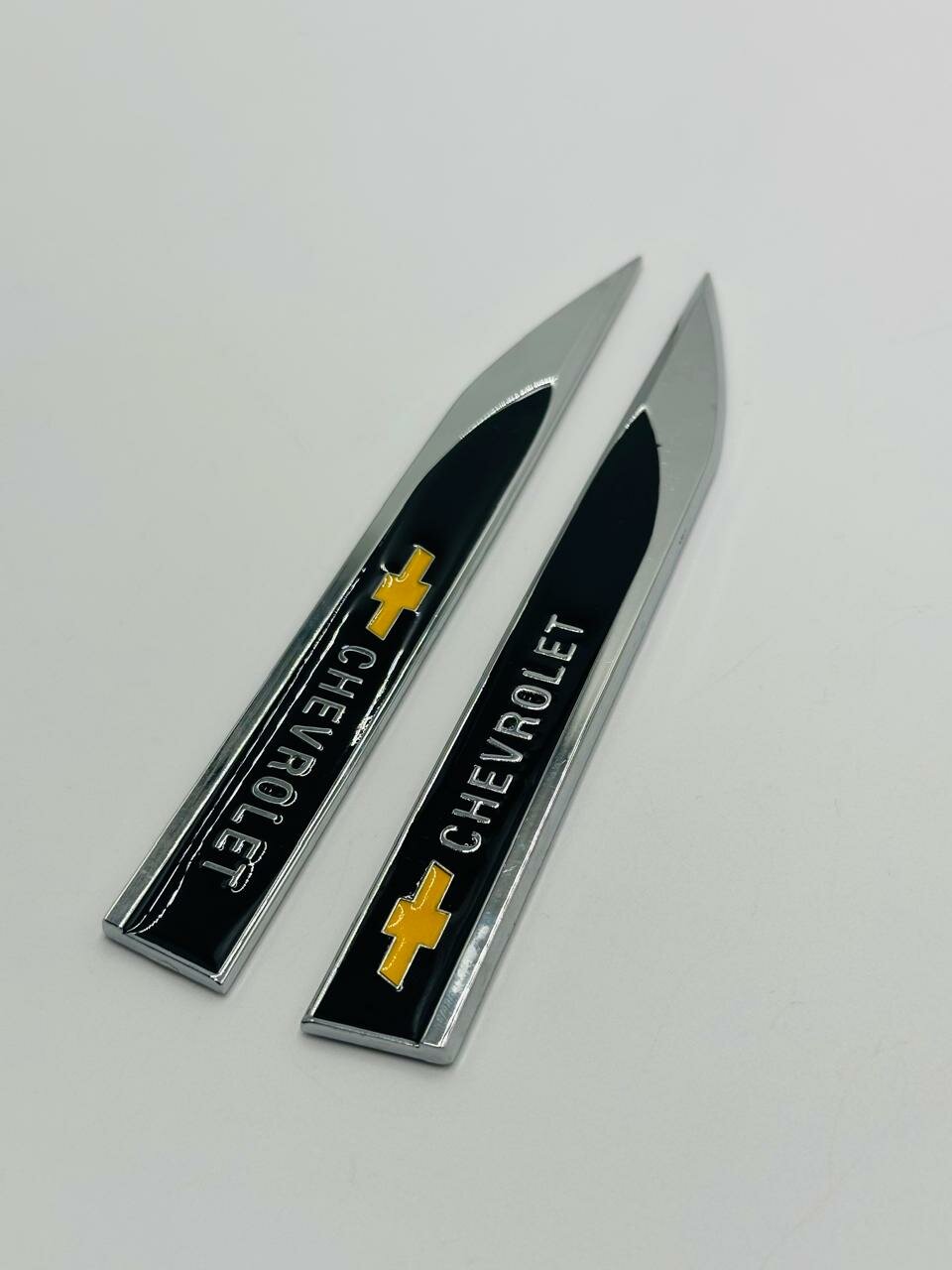 Шильдики Chevrolet на автомобиль на крылья 2шт