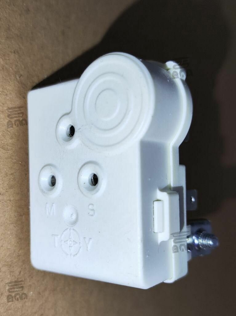 Пусковое реле ZHB60-120P15C для холодильника Indesit (Индезит) HL167/аксессуары