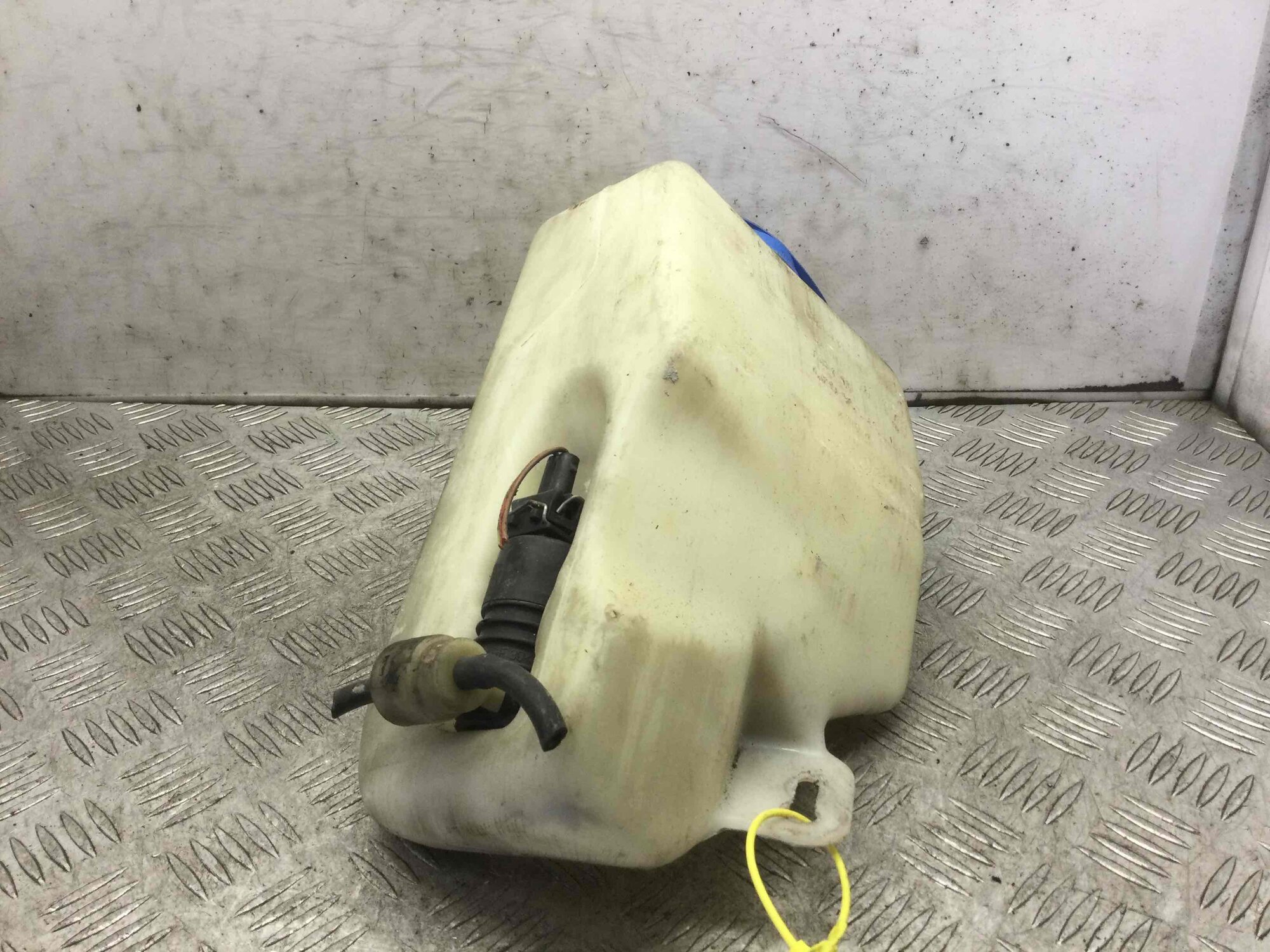 Б/У Бачок омывателя Volkswagen Polo 3 поколение (1994-2001) 2000 г.