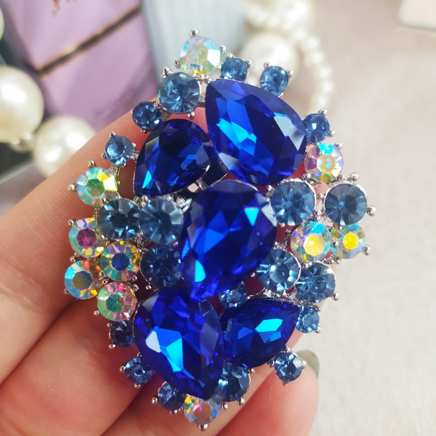 Брошь, стразы