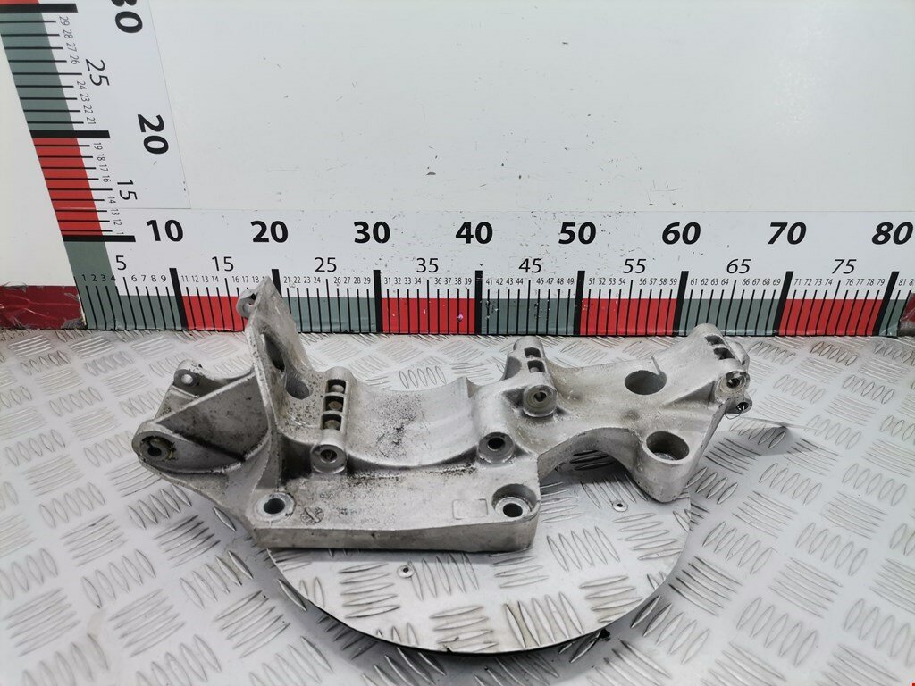 Кронштейн генератора Audi A3 8L 06A903143P арт. 1875775