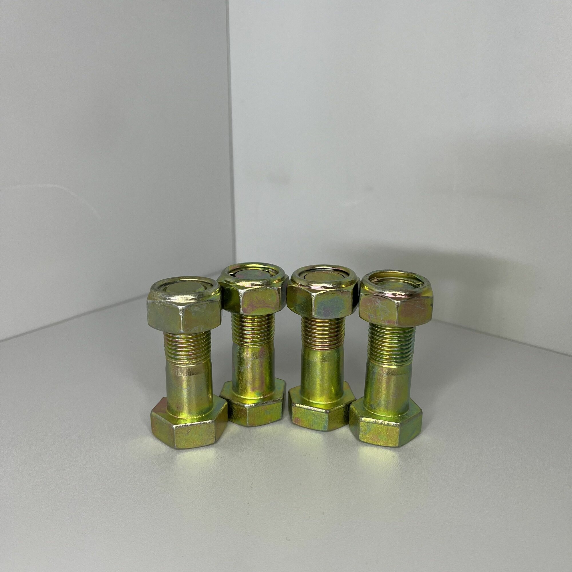 Болт карданного вала L45 М16 с гайкой HOWO