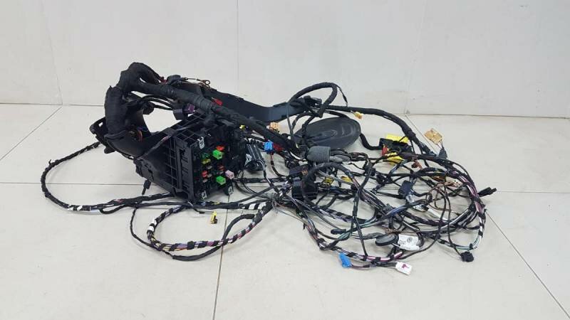 Блок предохранителей Skoda Octavia A7 2013 кат.номер: 5Q0937615C