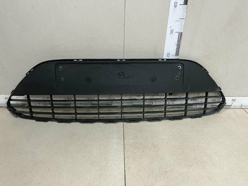 Решетка в бампер центральная Ford Focus 2 DB 2008-2011 кат.номер: BM5117K968BE
