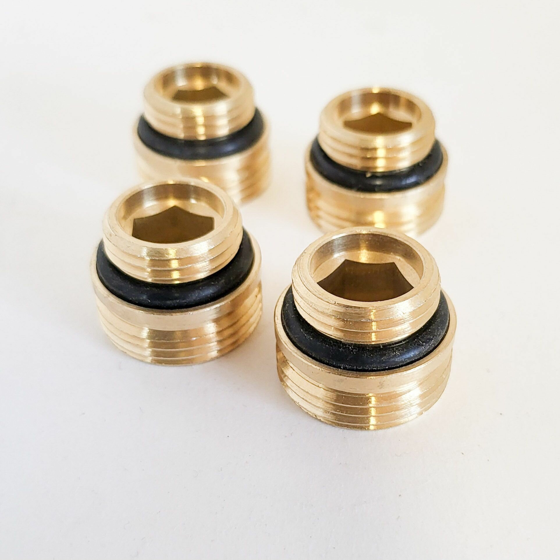 Ниппель переходной (адаптер) для узлов нижнего подключения радиатора 1/2"-3/4" (4 штуки)