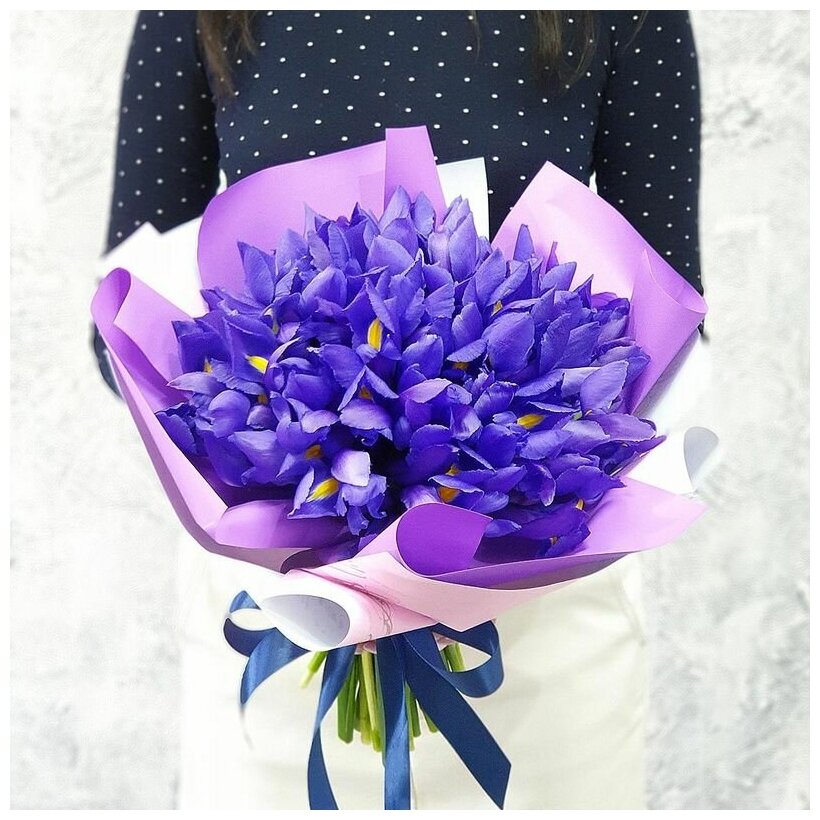 Монобукет Талисман Флора, ирисы, 51 цветок, высота 40см, без упаковки