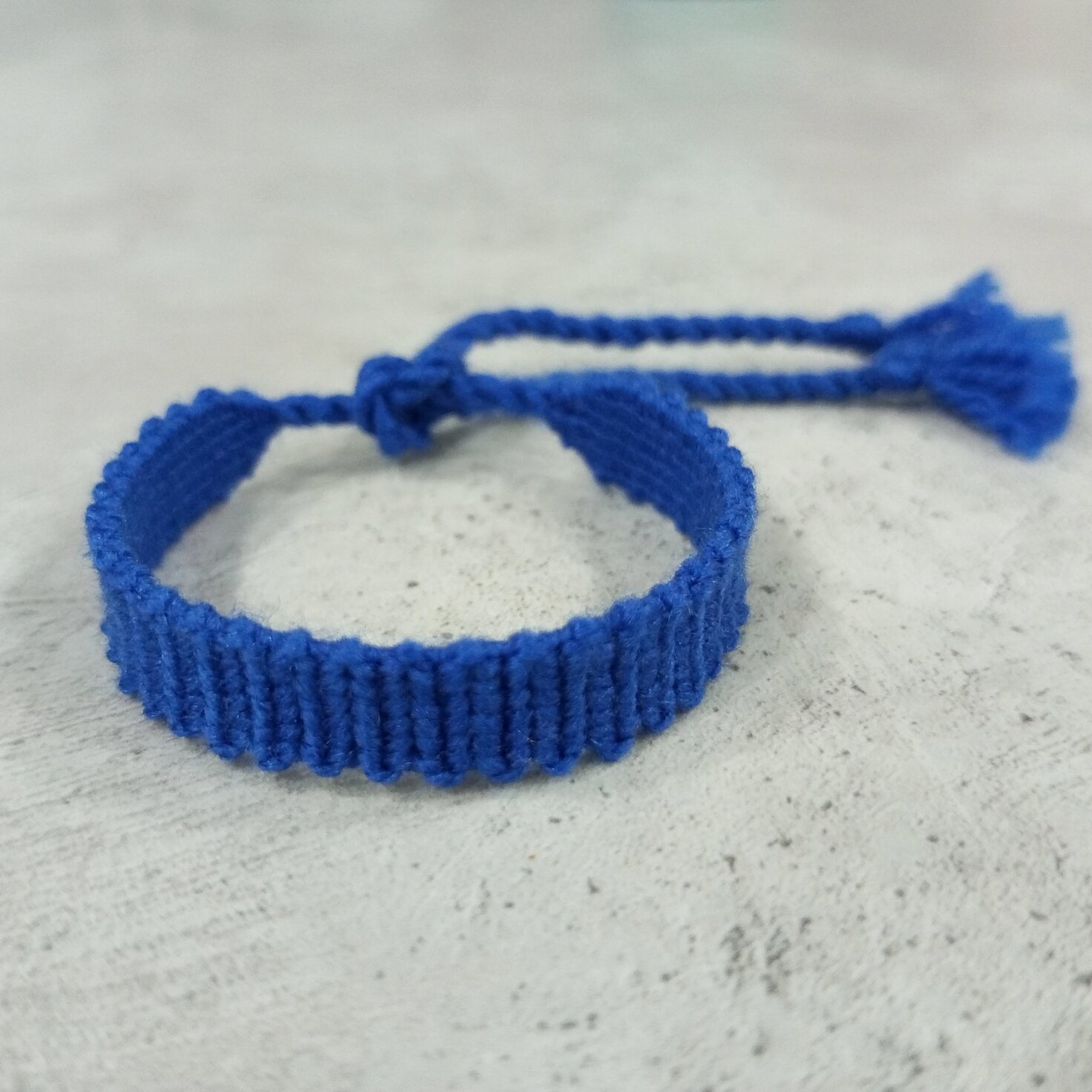 Плетеный браслет