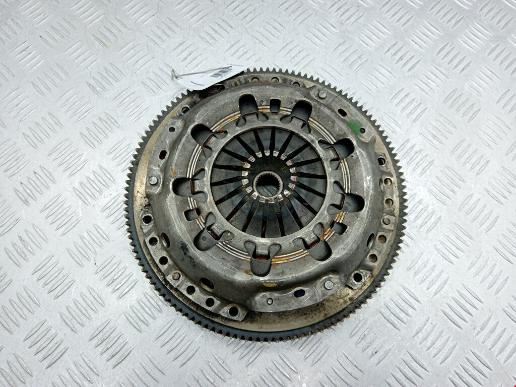 Маховик (демпфер сцепления) Volkswagen Golf 5 038105269CX арт. 2048657