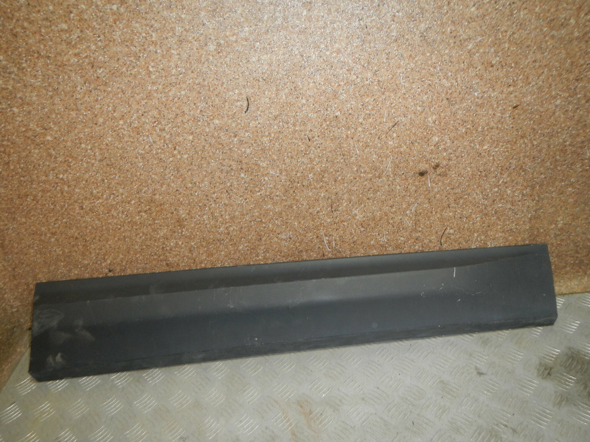 Б/У Молдинг двери передней правой, Skoda (Шкода)-KODIAQ (17-) SKODA KODIAQ (17-) Царапины, трещина на креплении. 516993 ...