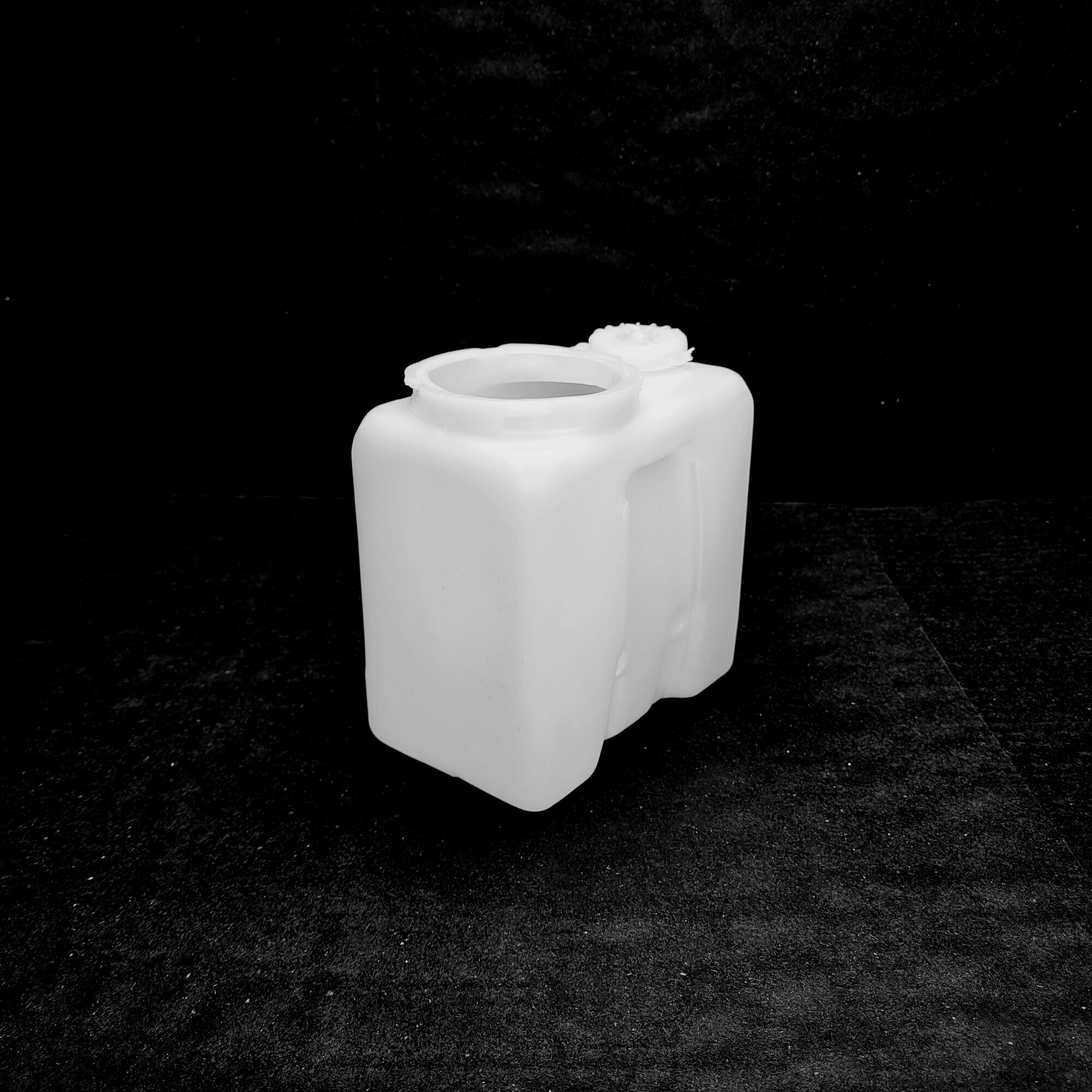 Бачок омывателя лобового стекла Лада / Жигули / ВАЗ 2101, ГАЗ-24-10, 3307, УАЗ (старого образца)