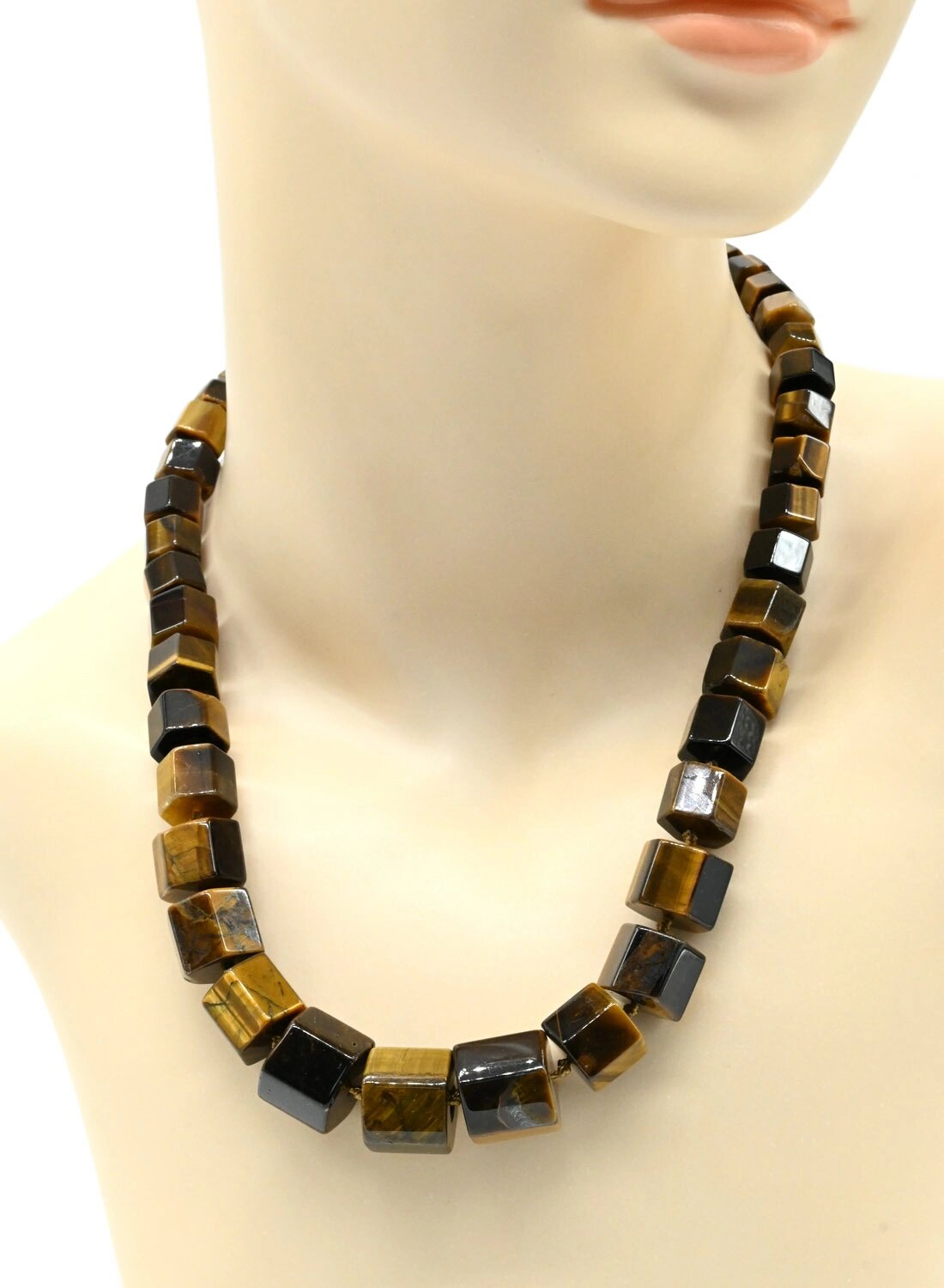 Колье, тигровый глаз