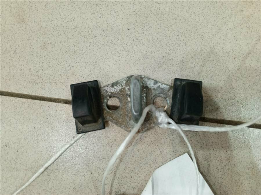 Ответная часть замка багажника от Kia Ceed 2012-2018