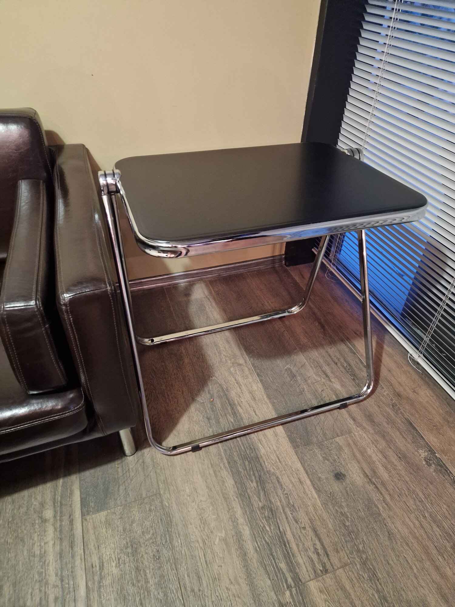 Стол складной дизайнерский компактно Platone черная кожа, металлокаркас