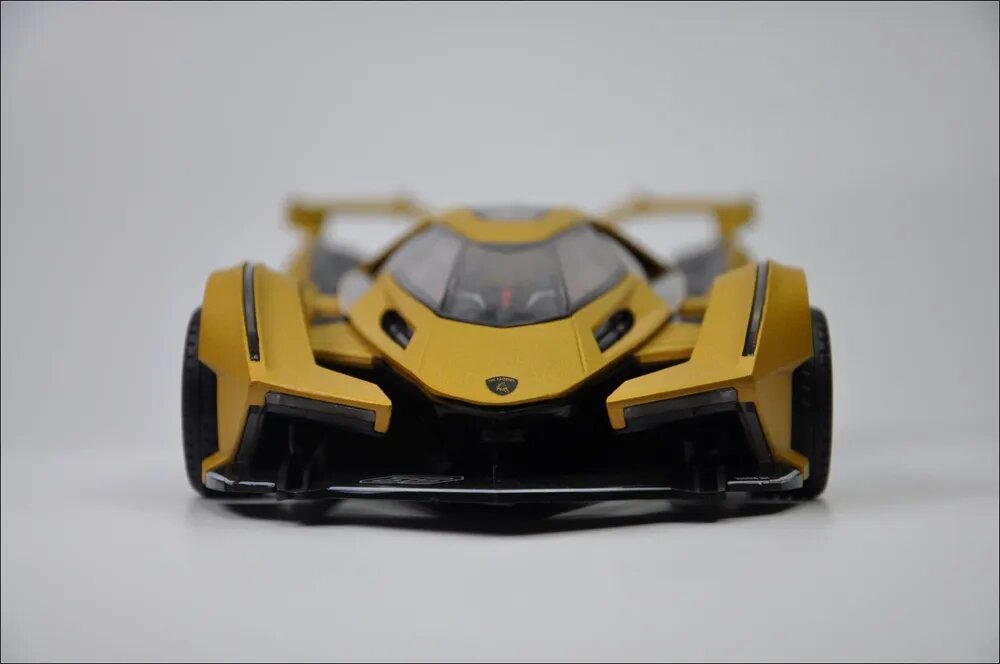Игрушечная машинка Lamborghini гоночная модель 1:24 желтого цвета с инерционным механизмом — фото 1
