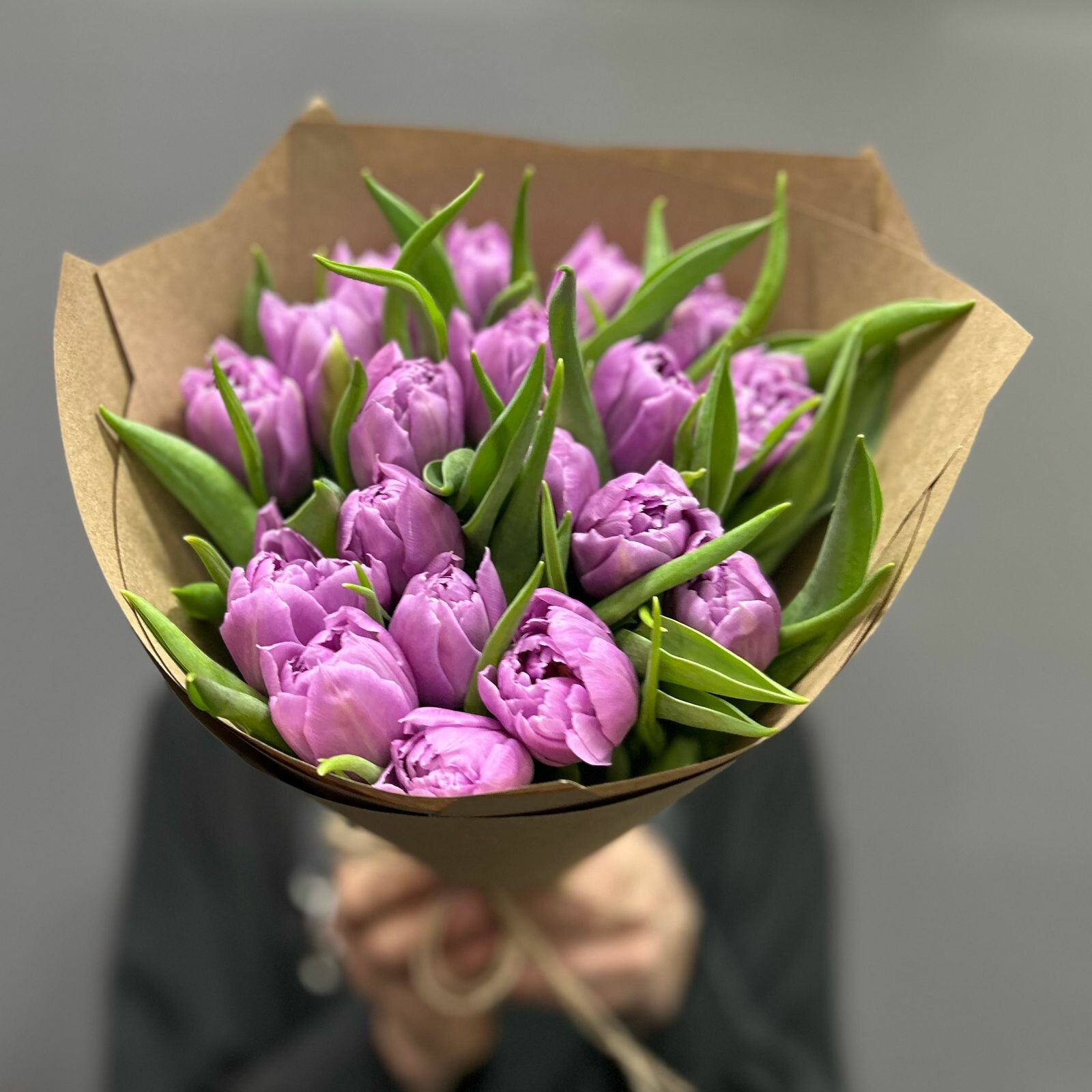 Букет из 19 тюльпанов Дабл Прайс в эко упаковке