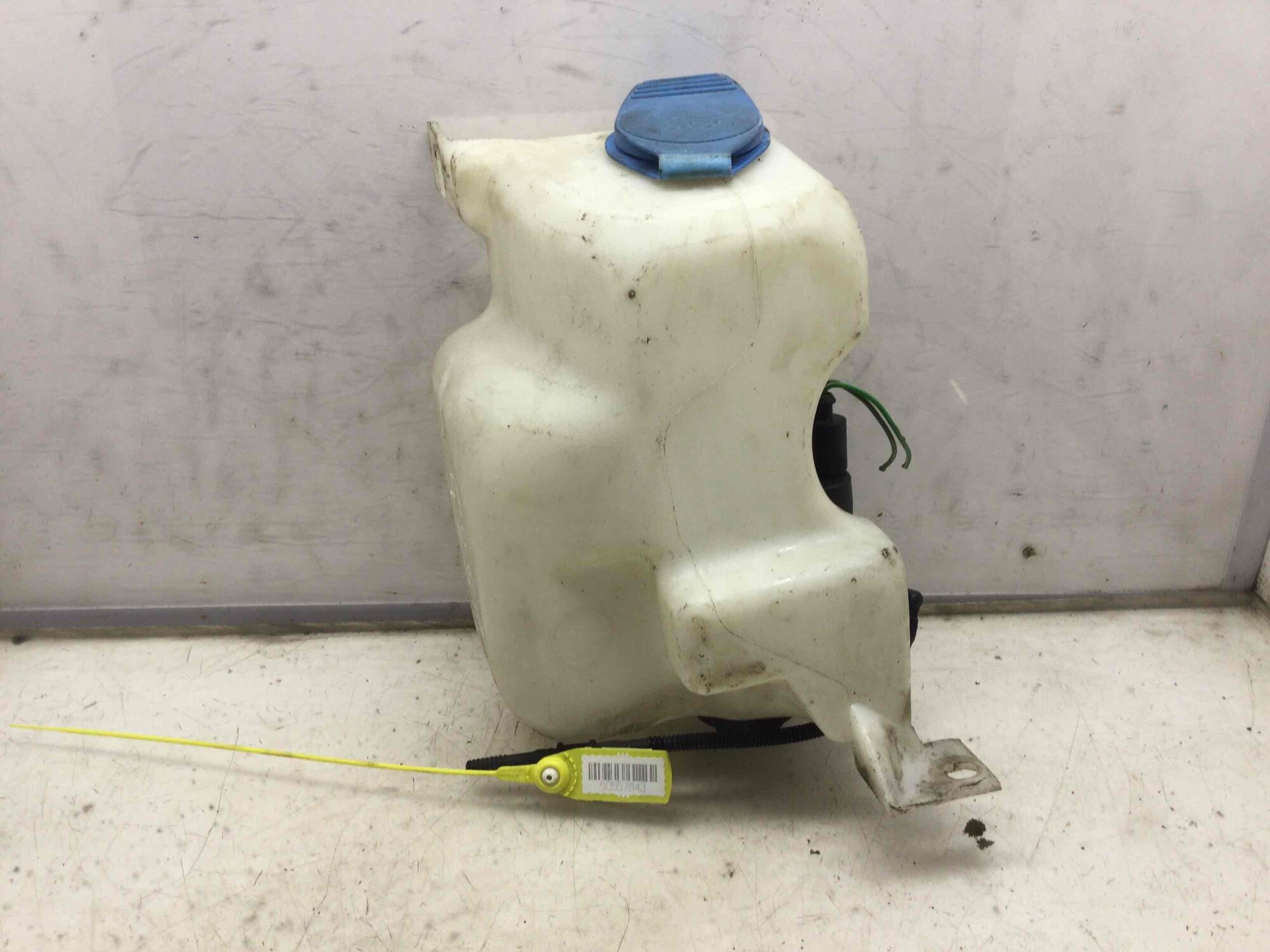 Б/У Бачок омывателя Volkswagen Golf 4 поколение (1997-2004) 2003 г.