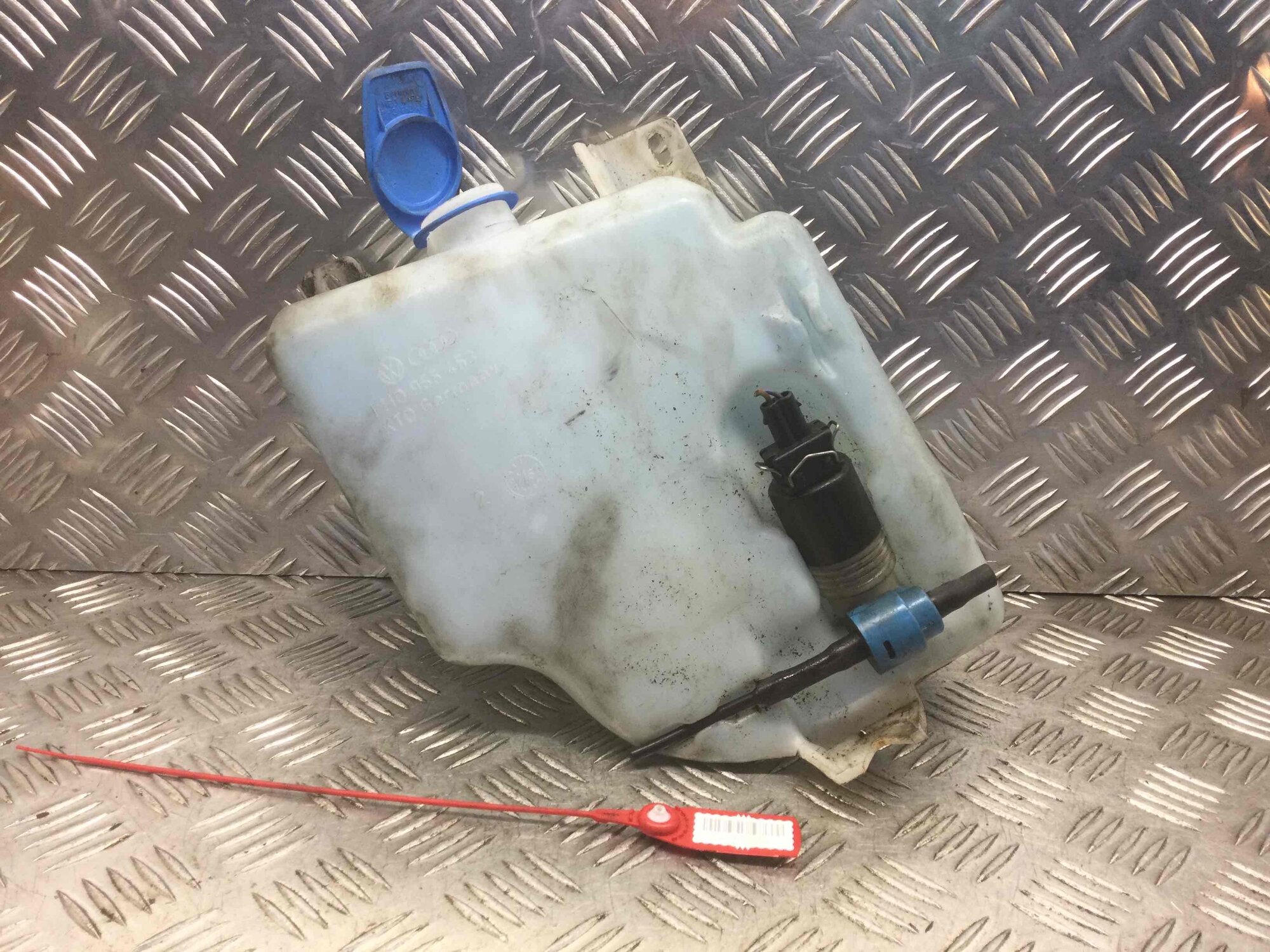 Б/У Бачок омывателя Volkswagen Golf 3 поколение (1991-1997) 1997 г.