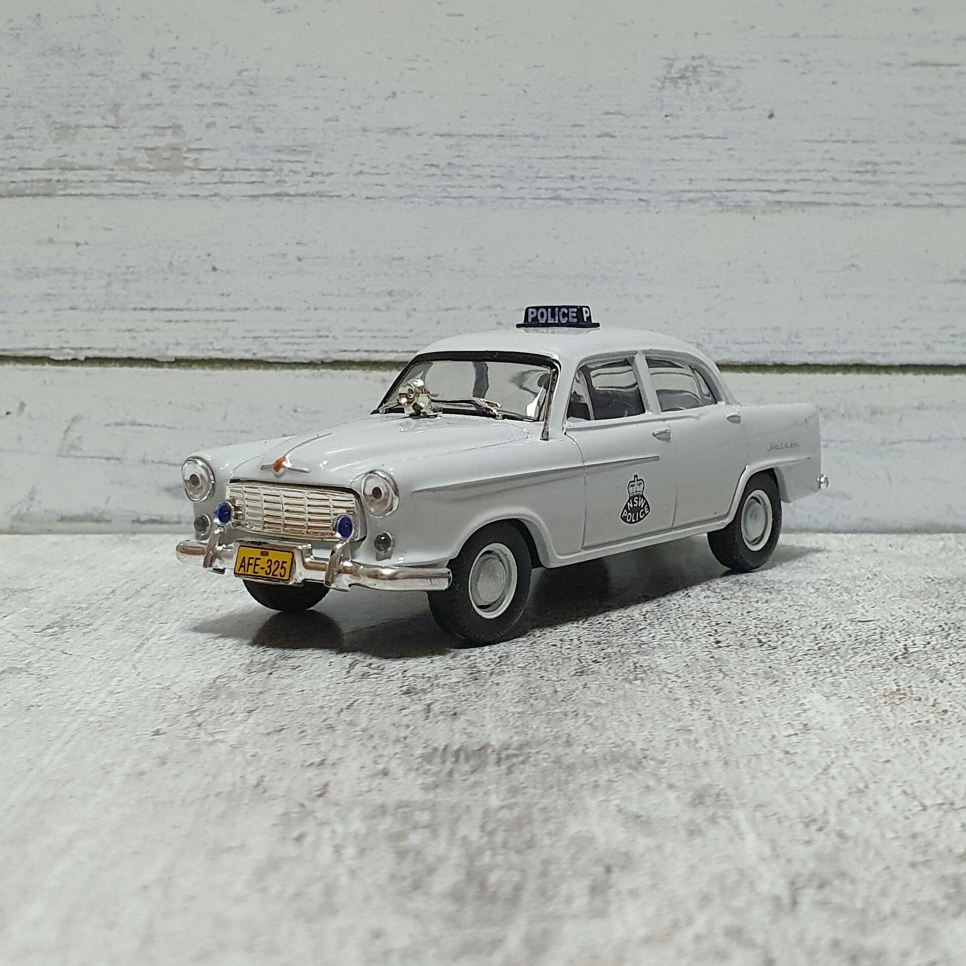 Holden FE Полиция Австралии Коллекционная модель полицейские машины мира Deagostini 1/43
