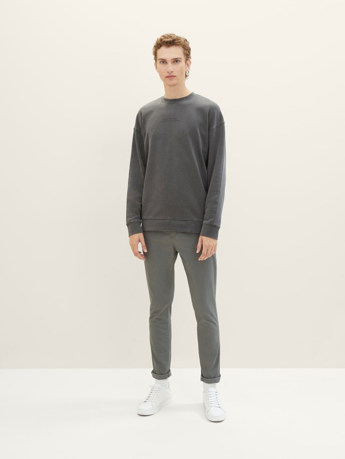 Брюки чинос