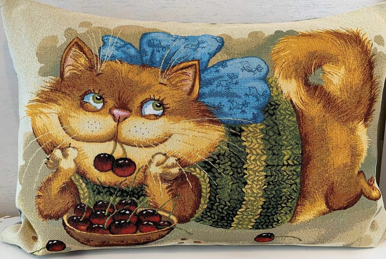 Гобелен, гобеленовая декоративная наволочка 44х63 см / "Кот с вишней"